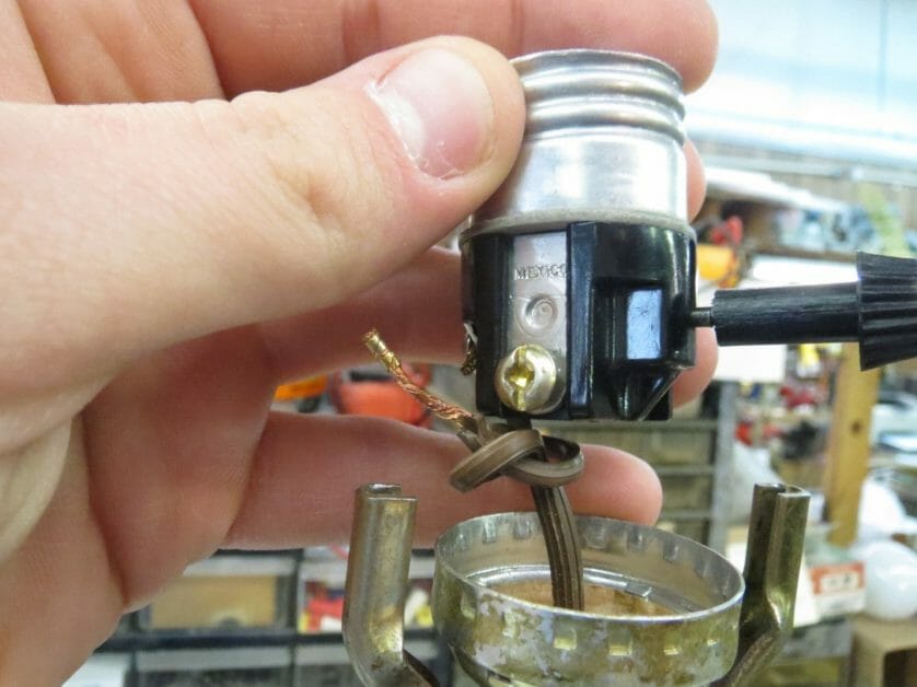 How to Wire a Lamp with Multiple Bulbs (7-Step Guide)