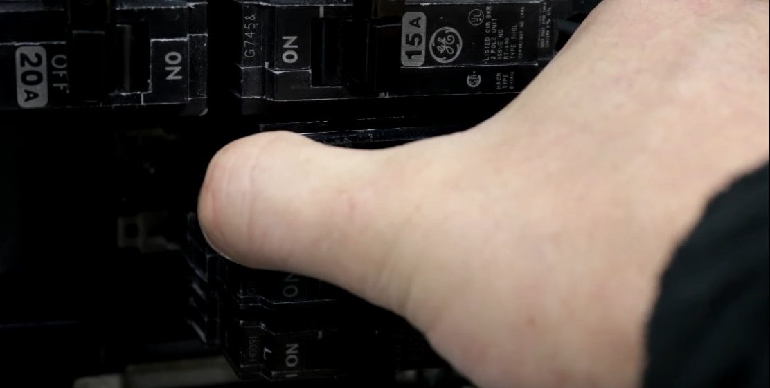 How to Remove a Breaker (7 Easy Steps)