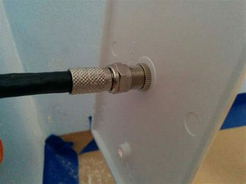 How to Activate a Coaxial Outlet for the Internet (7 Steps)