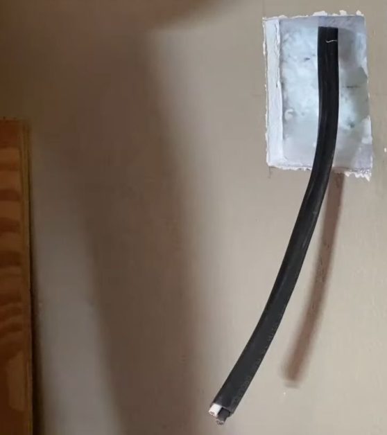 How to Install a 220v Outlet in a Garage (9 Steps)