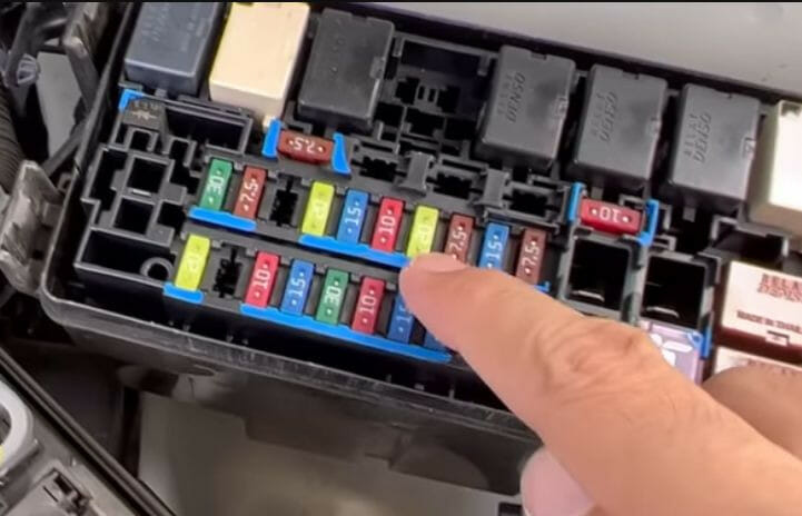 How to Wire a DRL to Turn Off with Headlights (SPDT) (10 Steps)