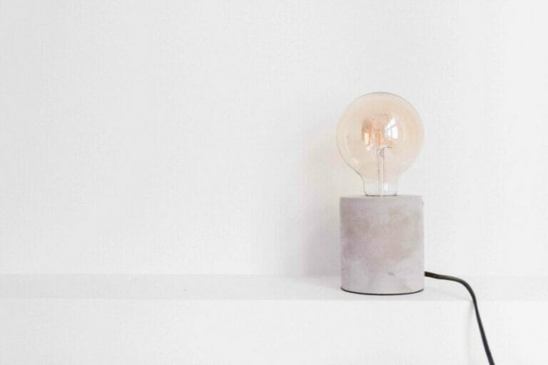Which is the Hot Wire on a Lamp Cord (Guide & Steps)
