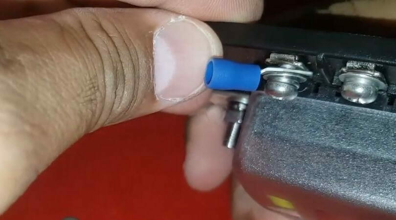 How to Wire a Blade Fuse Box (9 Easy Steps)