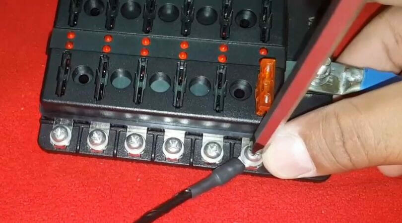 How to Wire a Blade Fuse Box (9 Easy Steps)