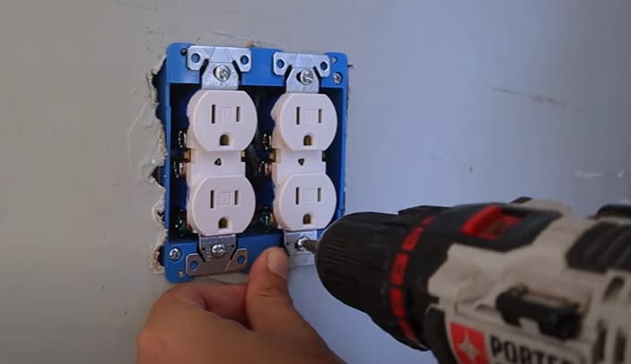 How to Wire Two Outlets in One Box (6 Easy Steps)