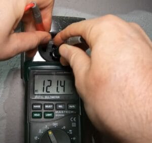 How to Test a 240v Outlet (3-Step Guide)