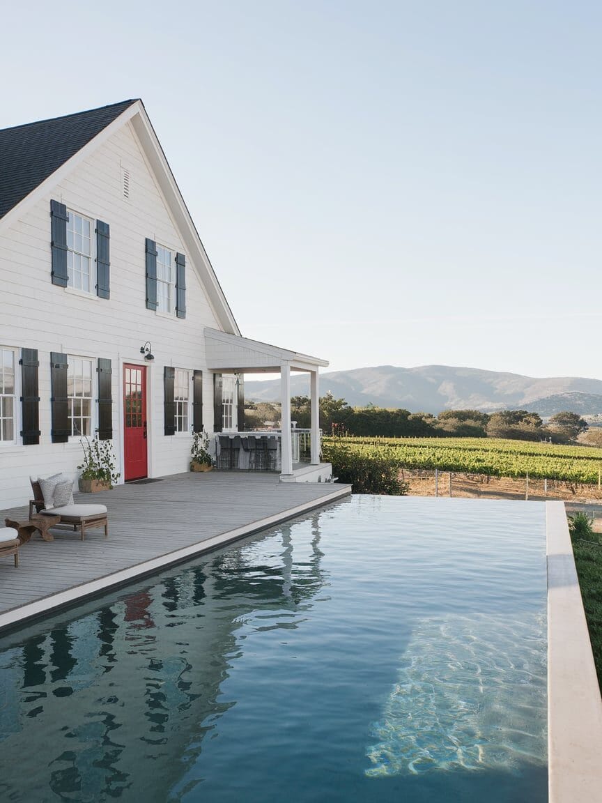 9 Breathtaking Farmhouses That Define Country Living: From Classic to ...