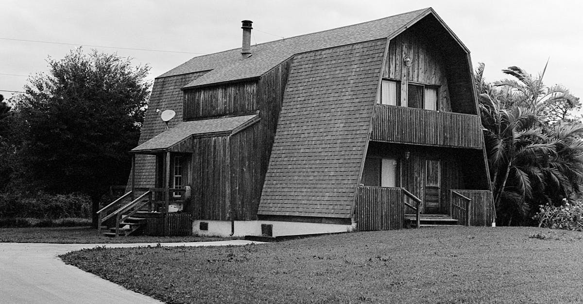 Modern vs Rustic Farmhouse: Key Differences Explained