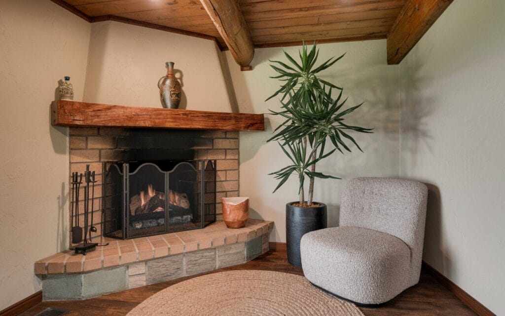 6 Cozy Kitchen Fireplace Ideas for the Ultimate Warmth (Design Tips)